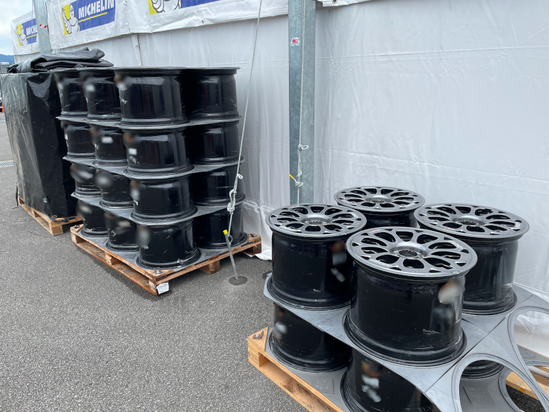 Wheel Stacking System ホイールを重ねて保管、搬送できるシート - HK2 taskforce for motorsports